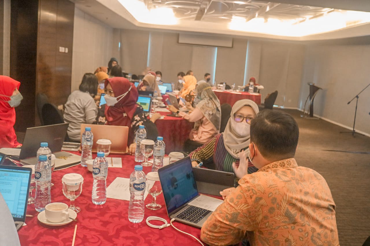 Training for Laboratory Assessors Using Web-Based Laboratory Assessment ...